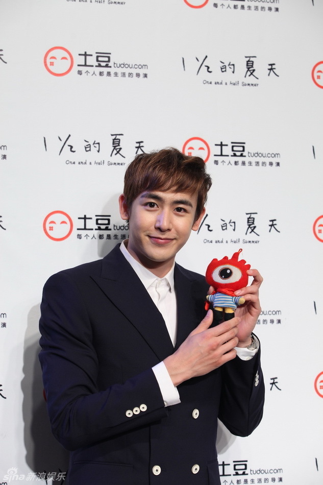 尼坤粉丝会秀电臀 害羞称拍吻戏很尴尬-新闻中心-温州网