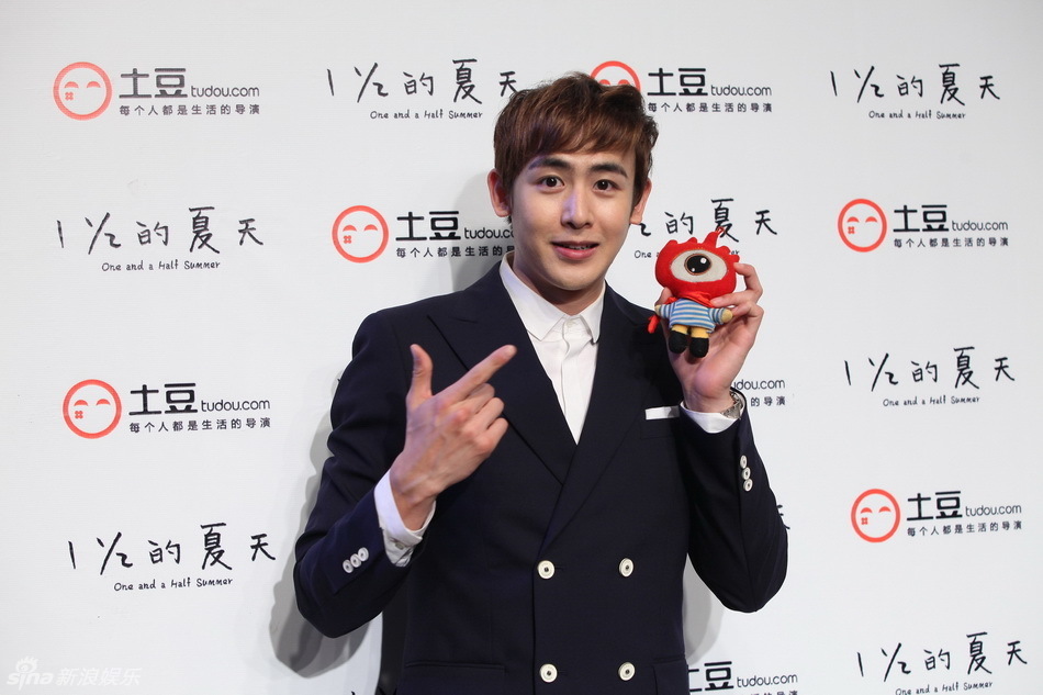 尼坤粉丝会秀电臀 害羞称拍吻戏很尴尬-新闻中心-温州网