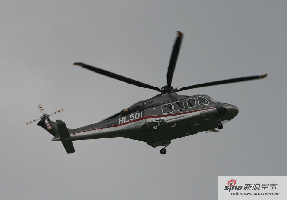 AW139直升机空中慢速通场_新浪图集_新浪网