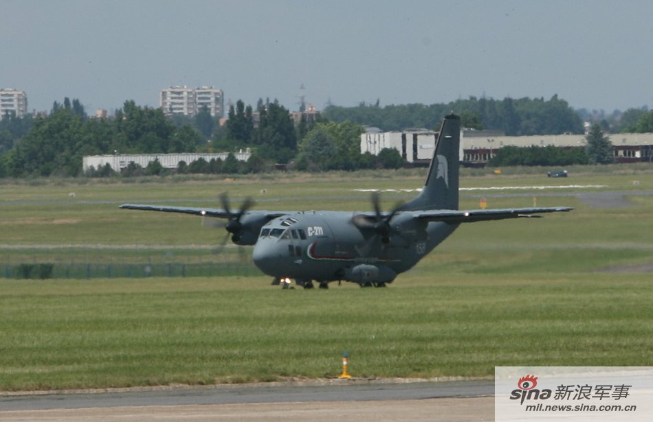 C-27J高速滑行准备升空_新浪图集_新浪网