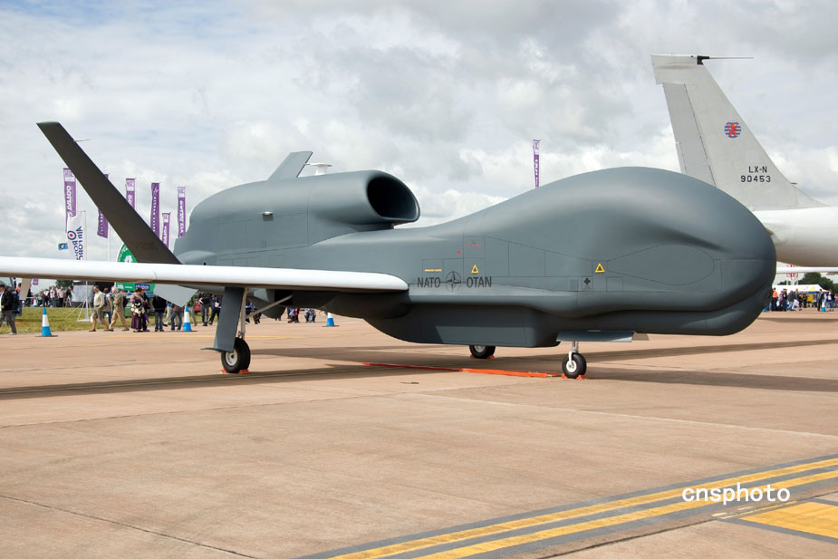 静态展出的RQ-4 Block 20“全球鹰（Global Hawk）”无人侦察机_新浪图集_新浪网