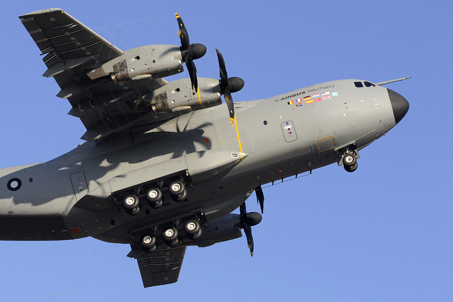 空客A400M军机最大载重量37吨，最大航程8700公里_新浪图集_新浪网