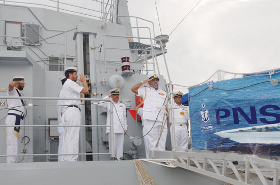 斯里兰卡海军司令登上巴基斯坦海军“沙姆谢尔”号护卫舰_新浪图集_新浪网