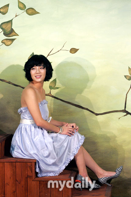 韩国女演员Amy 的写真集发布会_手机新浪网