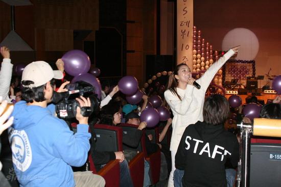 图文：SES出道10周年见面会--Bada与粉丝互动_手机新浪网