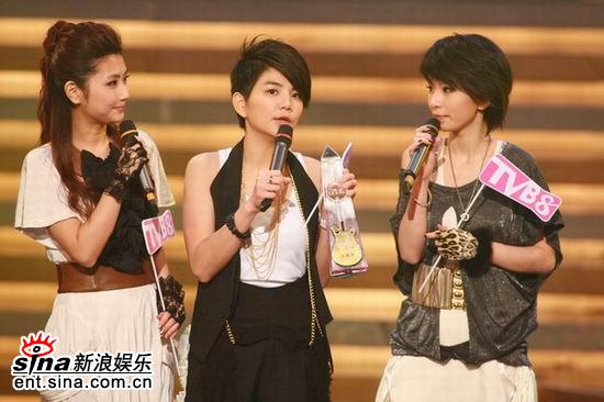 TVB8金曲榜颁奖SHE战赢TWINS 获最佳组合金奖_手机新浪网