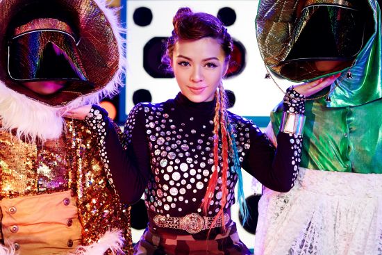 JW曝《Feel The Bass》MV 聘百名演员_手机新浪网