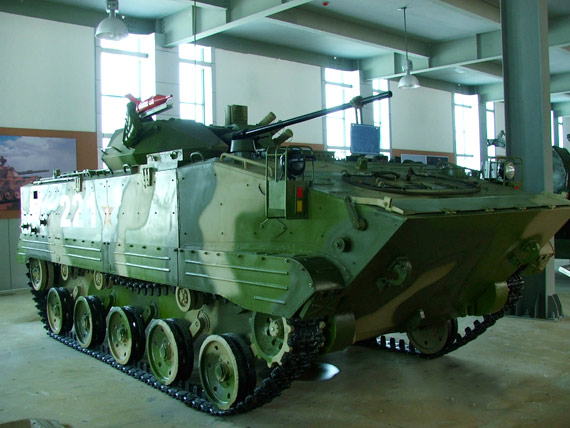 图文：中国新型ZBD03式伞兵战车_新浪军事_新浪网