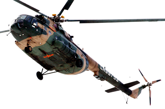 图文：陆航部队米171运输直升机机腹特写_新浪军事_新浪网